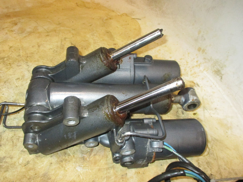 Yamaha 4.2L 300hp 4 stroke outboard tilt trim unit | Strouds Marine