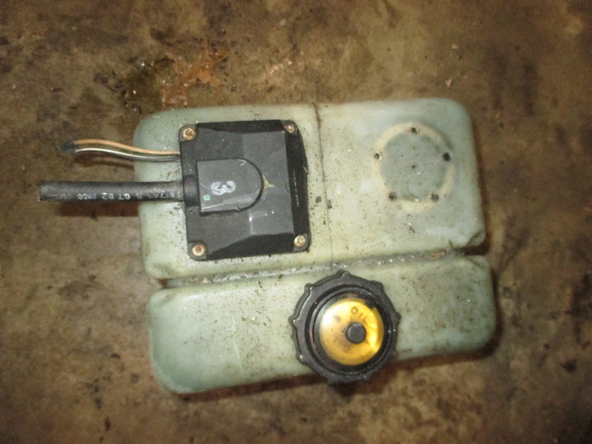 Johnson Evinrude 2 stroke outboard OMC remote oil tank | Strouds Marine