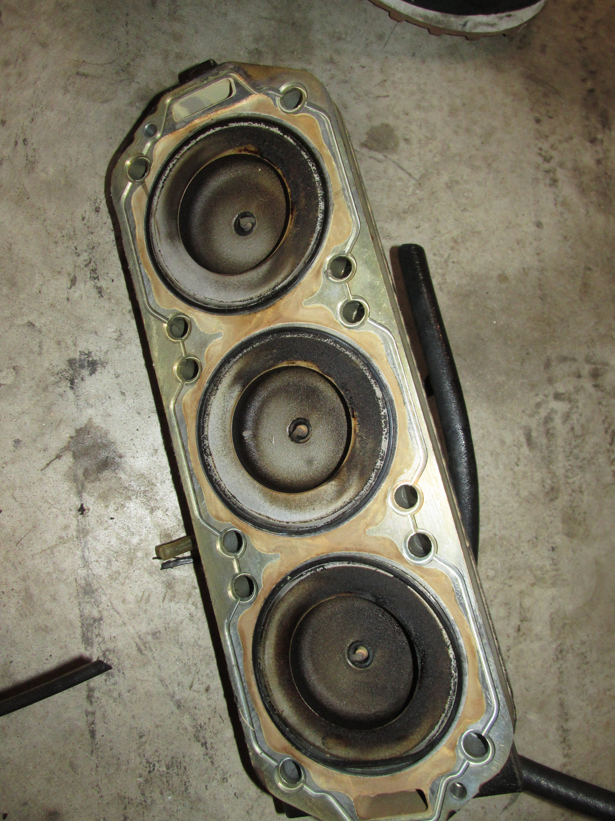 Mercury XR6 150hp 2 stroke outboard cylinder head (858281-C) | Strouds ...