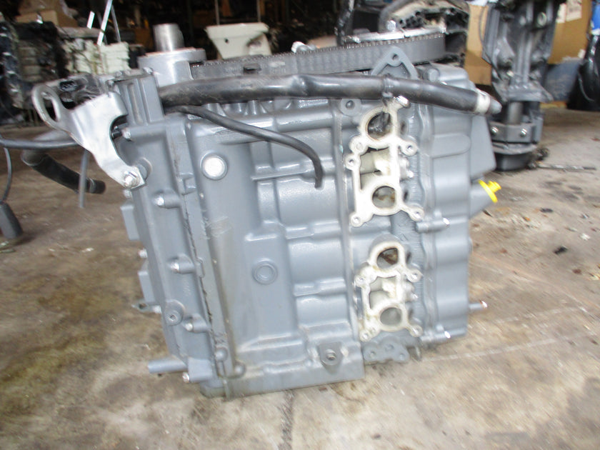 Johnson Suzuki DF70 70hp outboard crankcase powerhead | Strouds Marine