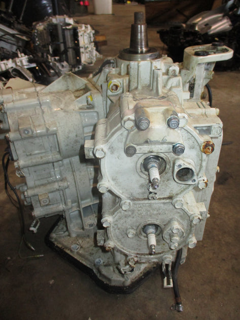 Suzuki DT90 outboard crankcase powerhead | Strouds Marine